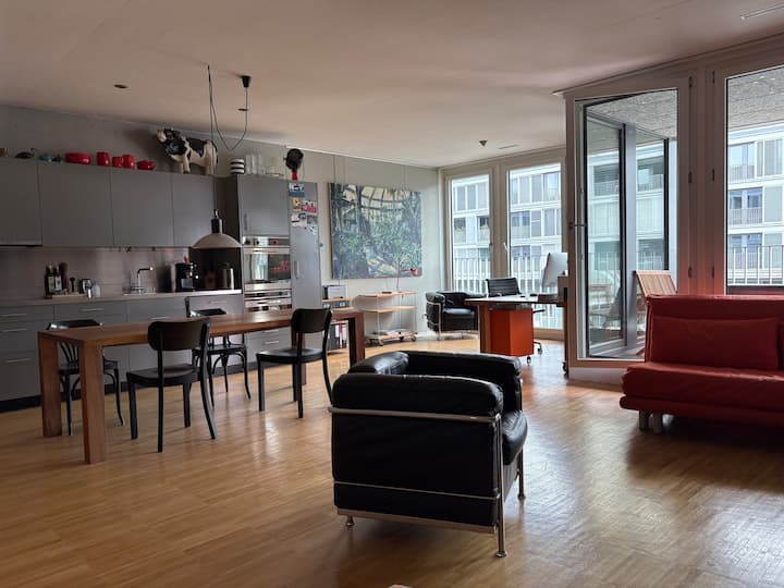 Großzügig, Zentral, In Flussnähe, 2.5 Zimmer - Zürich