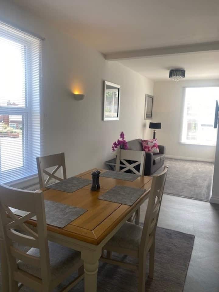 Luxury 2 Bedroom Apartment Close To Town - Southport