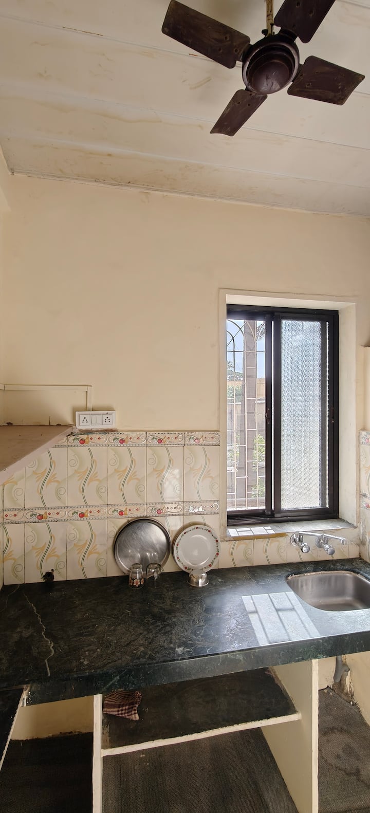 Neat & Affordable Ac Room Near Airport & Bkc. - Mumbai
