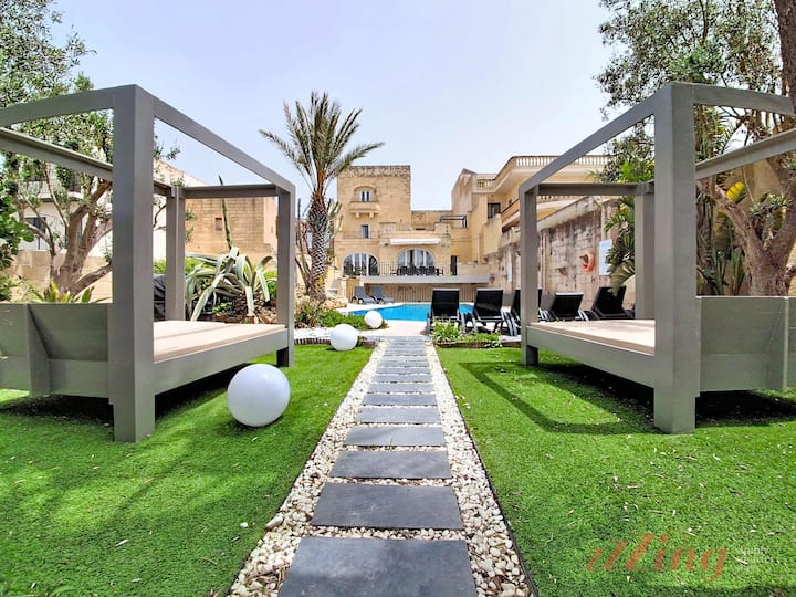 Stunning 6-bed Gozo Villa, Private Pool & Tropical - Malta