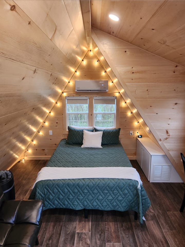 Honeysuckle Hideaway Cabin - United States