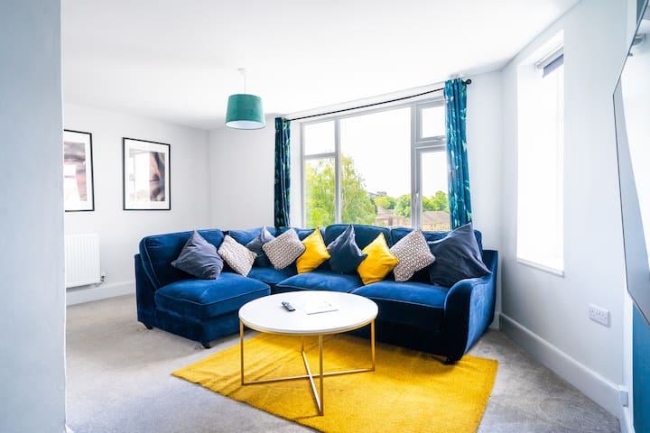 #159 Cozy Flat Near Bournemouth Beach - Sleeps 10 - Poole