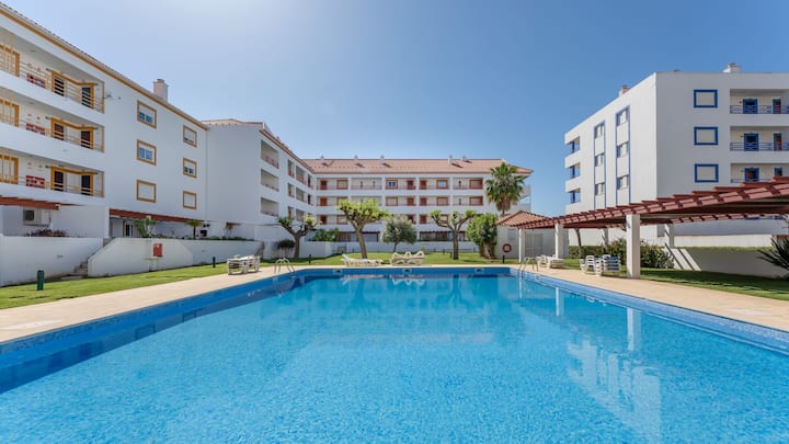 Cozy 1bdr Flat W/pool & Garage By Lovelystay - Quarteira