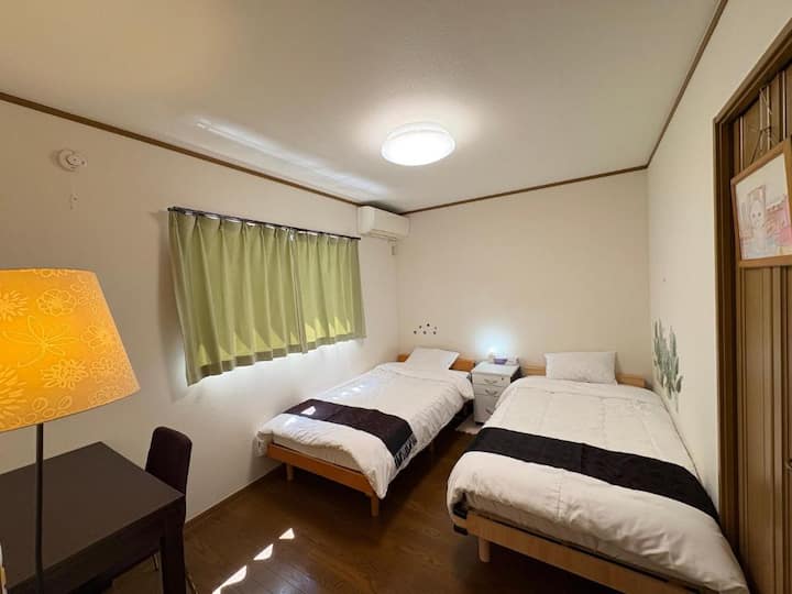 シェアハウス内の洋室Aと洋室bと和室で、最大6名様ご利用可能です。各部屋は鍵付きです。 - Machida