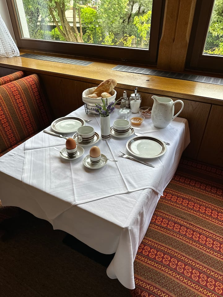 Mühlwegerhof In Marling
Zimmer Etschtal - Lana