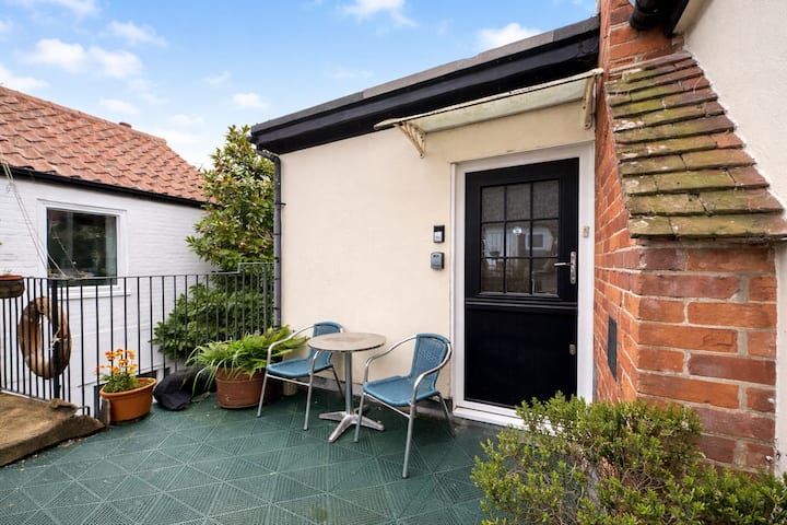 Sunny Porch High Street Apartment - Saxmundham