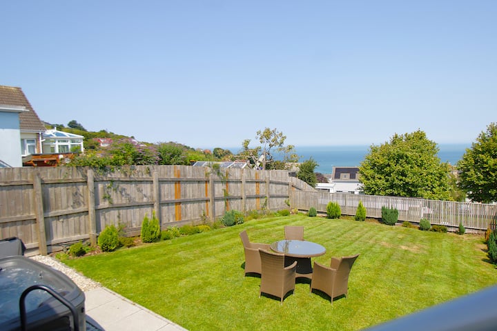 Modern Coastal Bungalow | Hot Tub & Sea Views - Ilfracombe