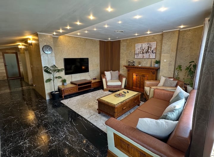 Large 3-bedroom Apartment -5 Min
Walk To The Beach - Constanța