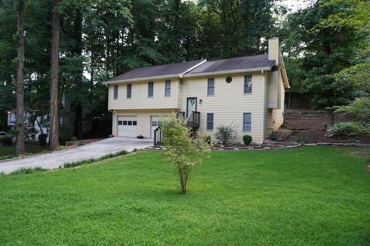 Spacious & Cozy Modern Getaway - Marietta, GA