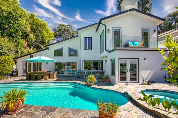 Modern 4br | Pool | Hot Tub | Balcony - Beverly Hills, CA