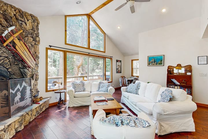 3br | Fireplace | Spacious Deck | Near Town - San Bernardino, CA