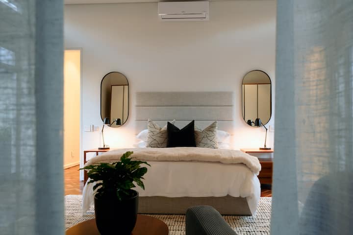 Mira's Luxury Four-bedroom Villa In Town - Stellenbosch