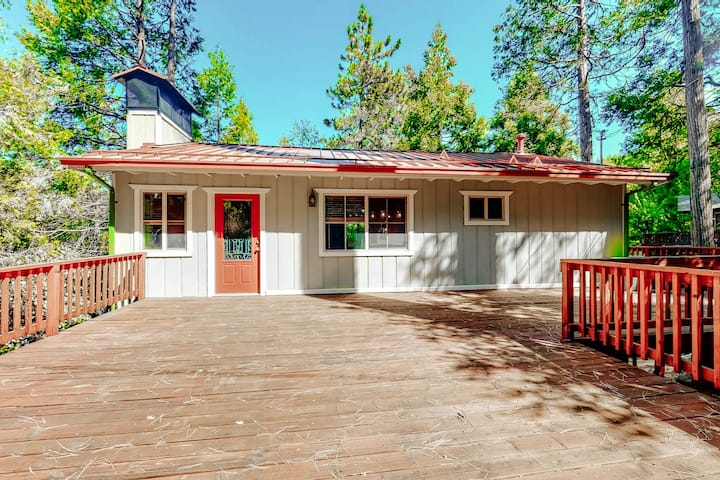 Stunning 4br Mountainview | Fireplace | Deck - San Bernardino, CA