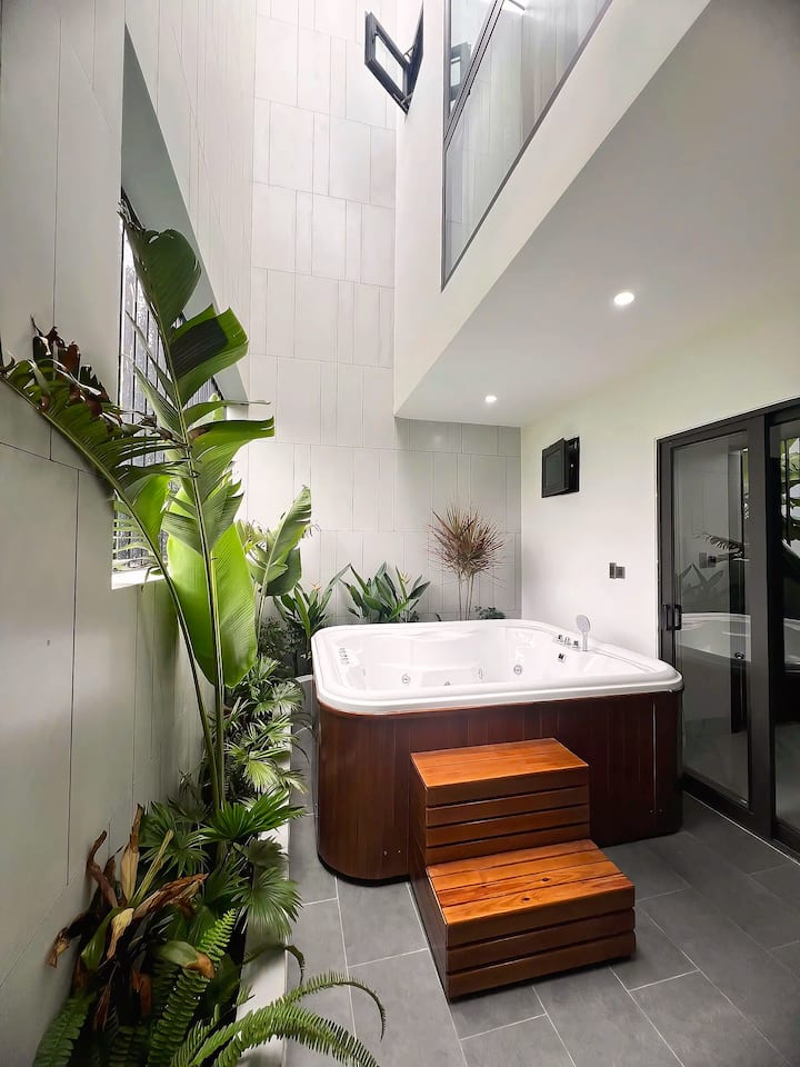 4 Tầng View Ngập Nắng Cách Sông Hàn Vài Bước Chân - Đà Nẵng