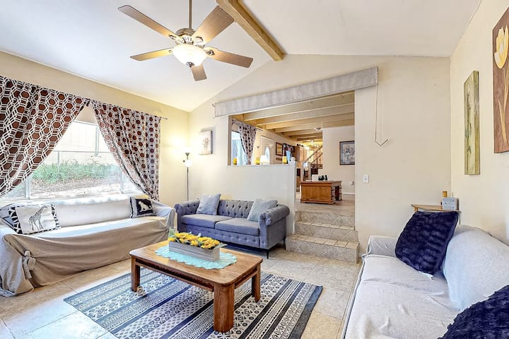 Rural 4br Dog Friendly | Fireplace | Deck - San Bernardino, CA