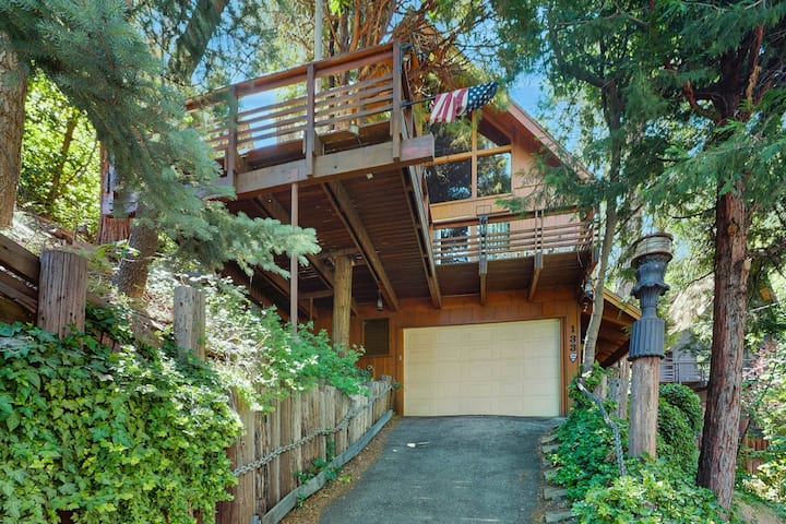 Wooded 2br | Deck | Garage Parking - Lake Arrowhead, CA
