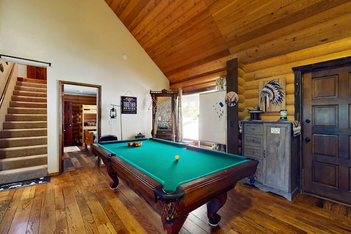 4br Home W/fireplace, Private Deck, & W/d - Crestline, CA