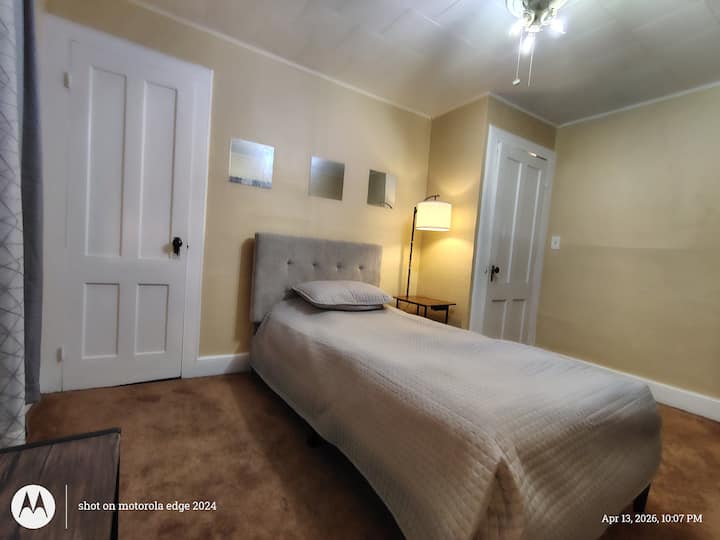 Comfy And Quiet 2 Bedrooms With Tv, Ac - Binghamton, NY