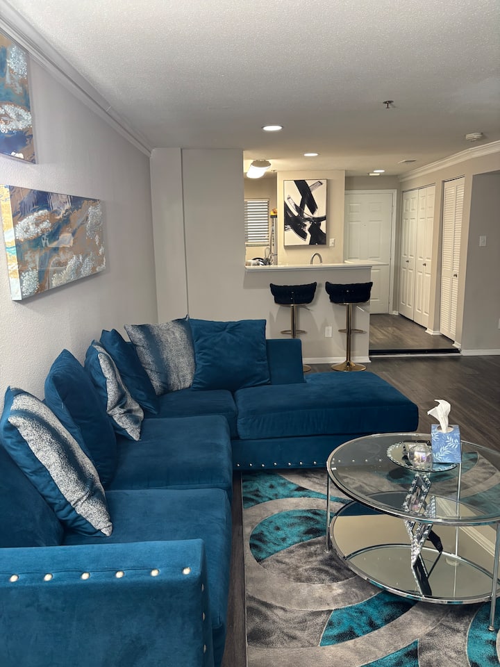Entire 1bed 1bath Home! 20 Minutes From Downtown! - Sandy Springs, GA