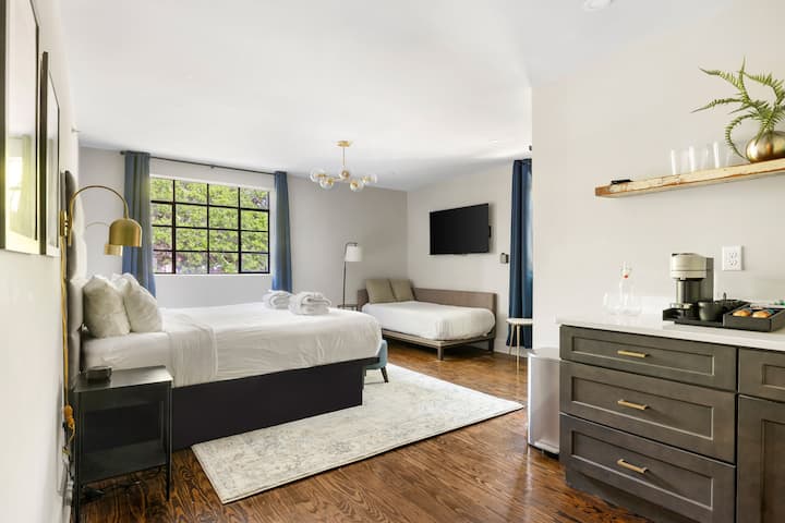 King Suite And Twin Boutique Hotel 2 Floor - Savannah, GA