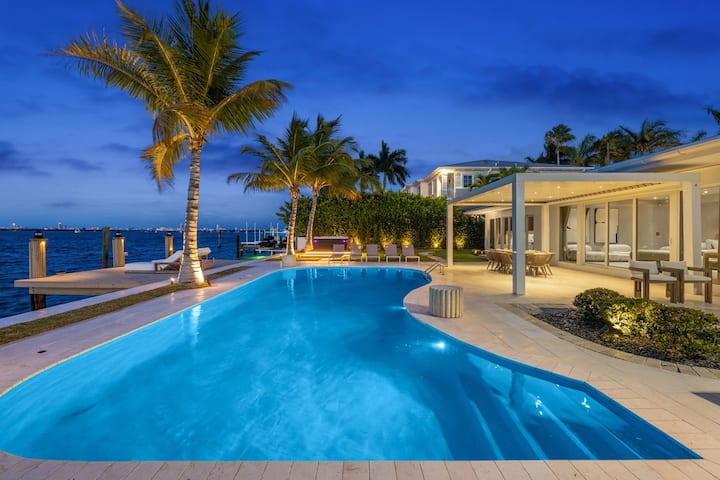 Miami Waterfront Villa W/ Pool, Spa & Sunset Views - Miami, FL