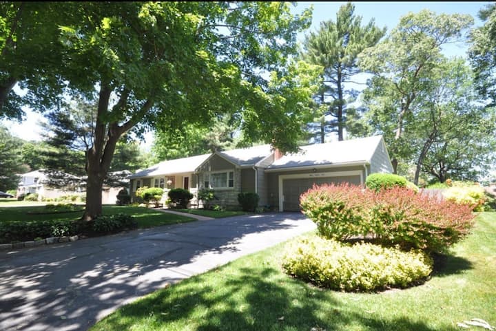 Spacious 5-bdr In Sought-after Neighborhood - Melrose, MA