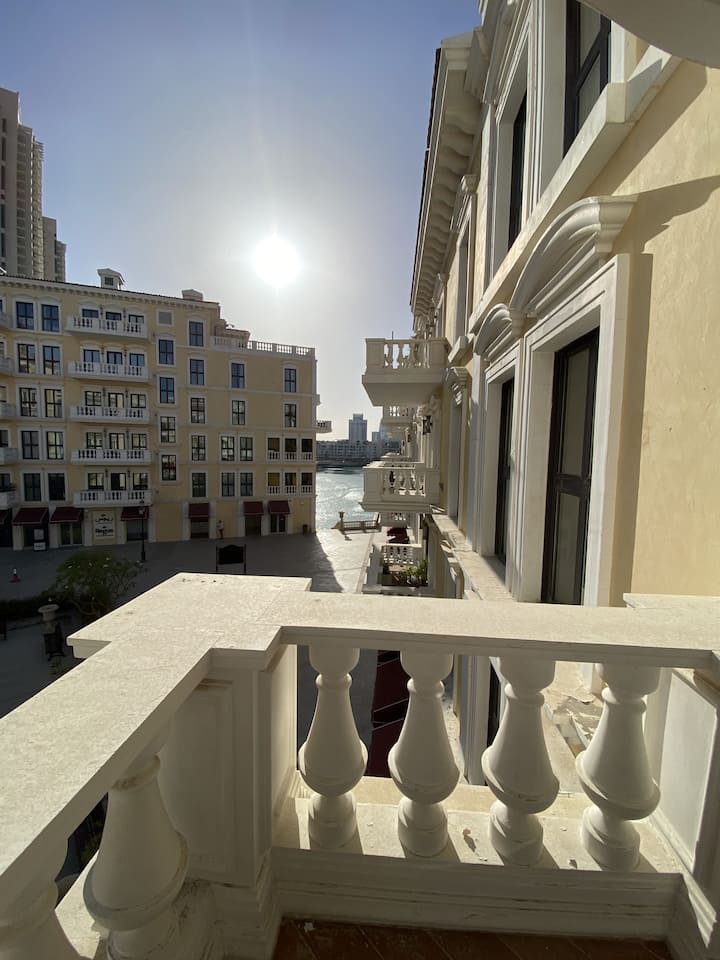 Elegant Pearl-apt, Venetian Piazza & Marina Views - Doha