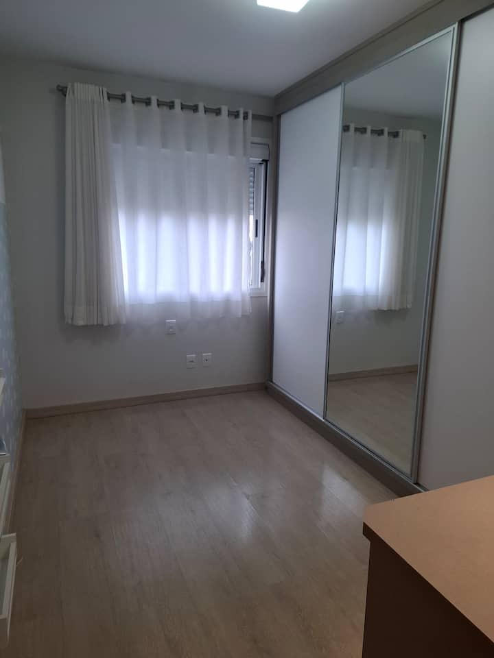 Apto Próximo  Ao Centro Da Cidade, Semi Mobiliado - Garibaldi
