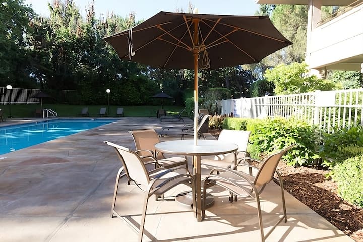 Napa's Best-kept Secret! 3 Relaxing Units, Pool! - Napa, CA