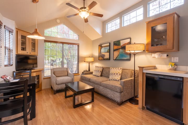 Napa's Best-kept Secret! 3 Relaxing Units, Pool! - Yountville, CA