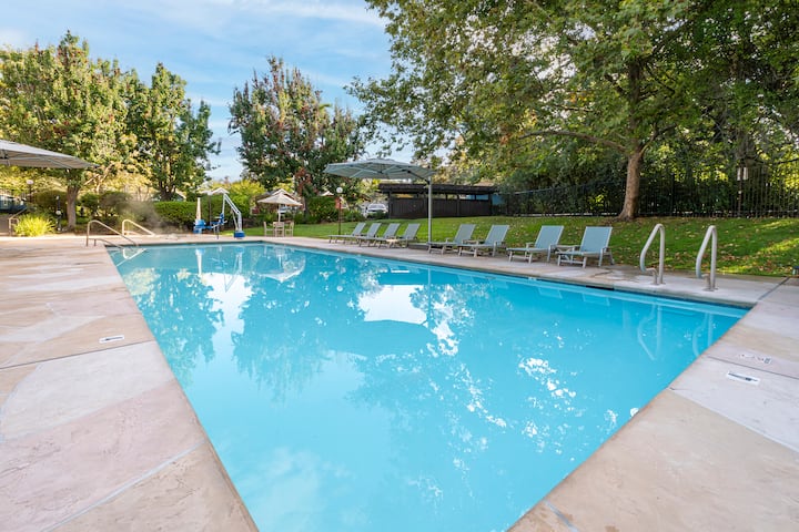 Unwind In Napa's Beauty! 4 Spacious Units, Pool! - Napa, CA