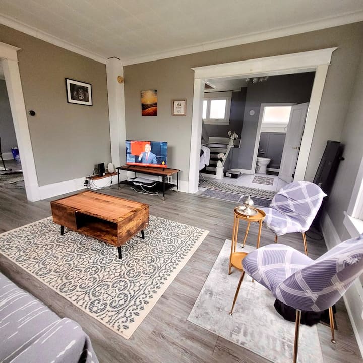 Spacious House Near White Water Walk& Clifton Hill - Niagara Falls