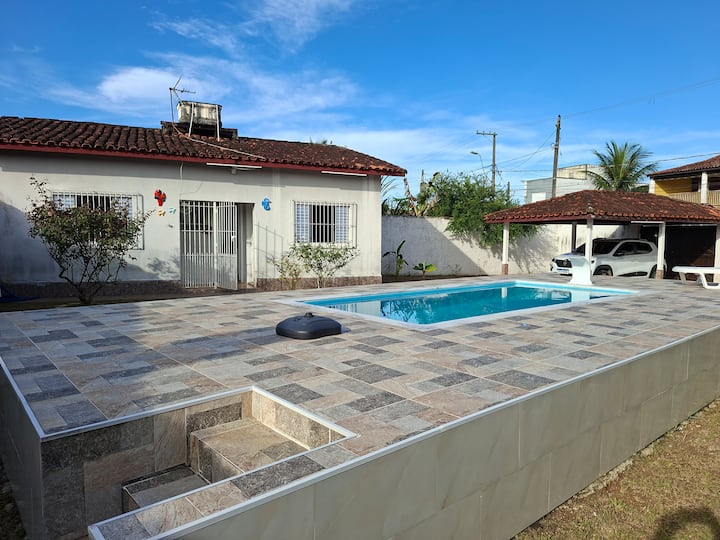 Linda Casa Térrea Com Piscina - Caraguatatuba