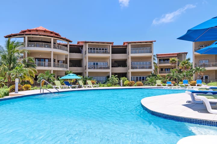 Spacious Condo W/ Balcony, Pools + Ocean Views - Belize