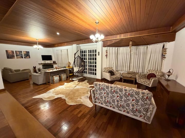 Casa Aconchegante Em óTima Localização No Capivari - Campos do Jordão