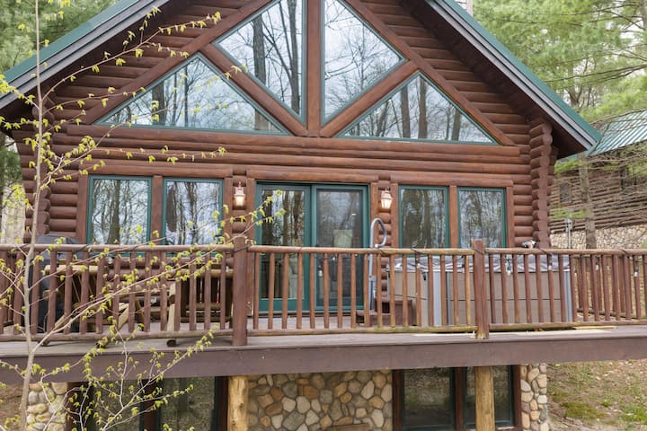 Boyne Mountain Cabin By Golf, Sleeps 12, Hot Tub - Boyne City, MI