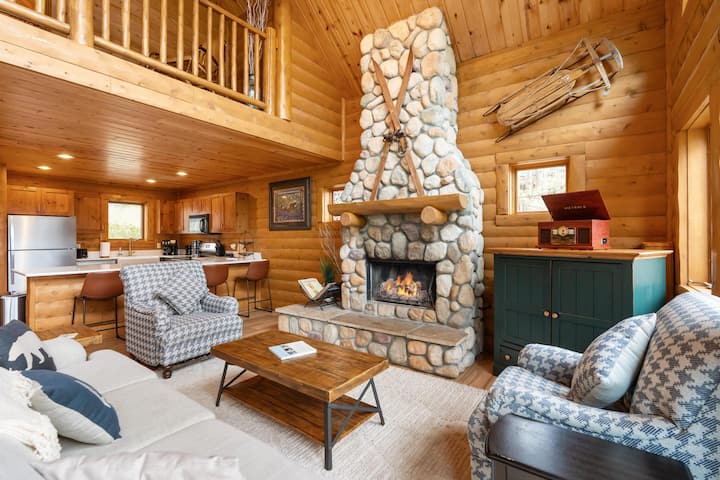 Boyne Mountain Cabin By Golf, Sleeps 12, Hot Tub - Boyne City, MI