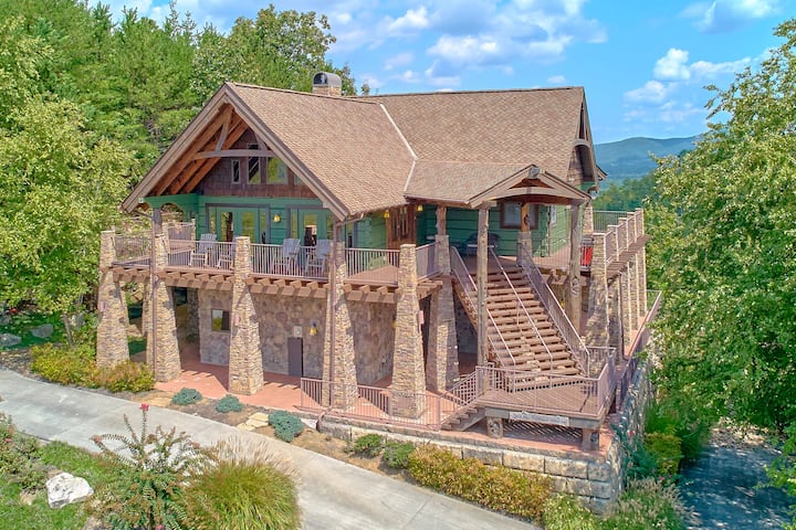 "Grouse Ridge Lodge" 4 Bedroom Cabin - Townsend, TN