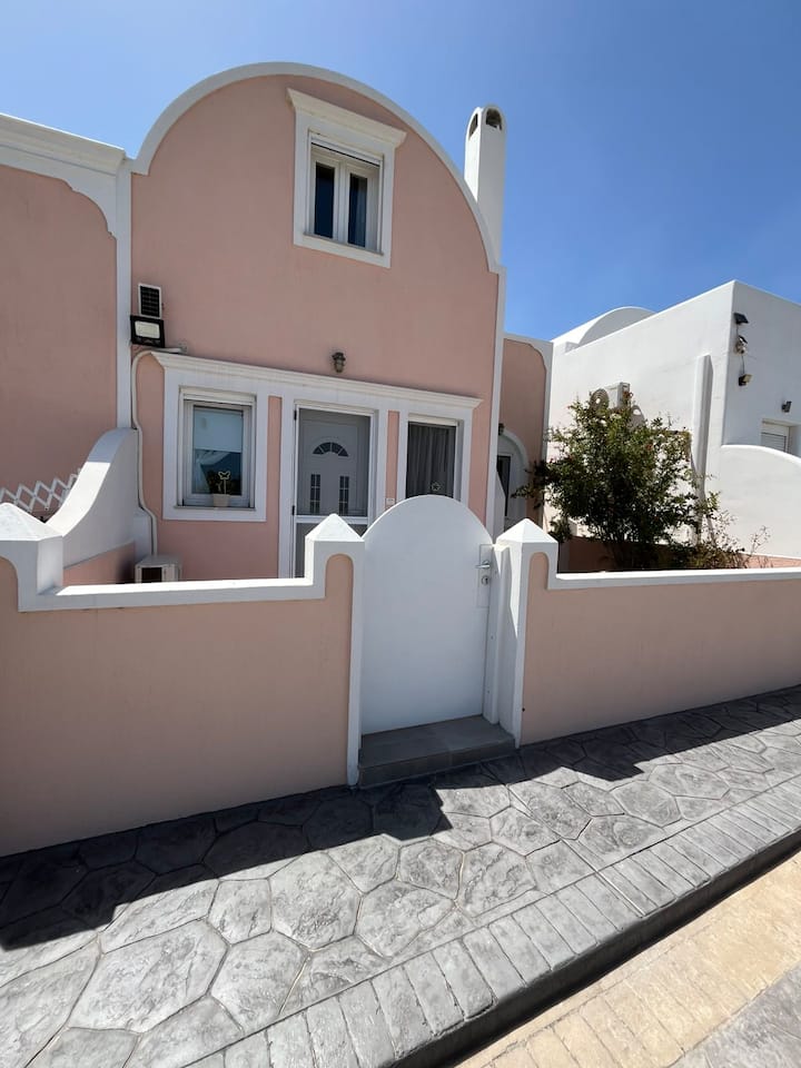 Εξοχικό σπίτι στη
Σαντορίνη - Santorini