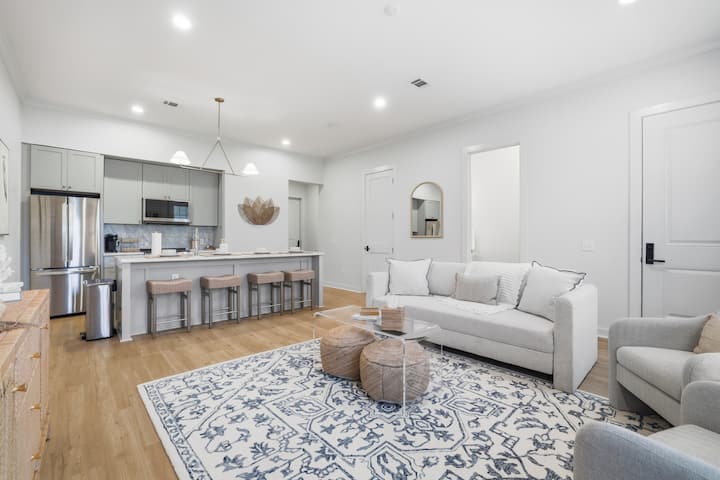 Oceanside Breeze | 1bd | Pool - Pass Christian, MS