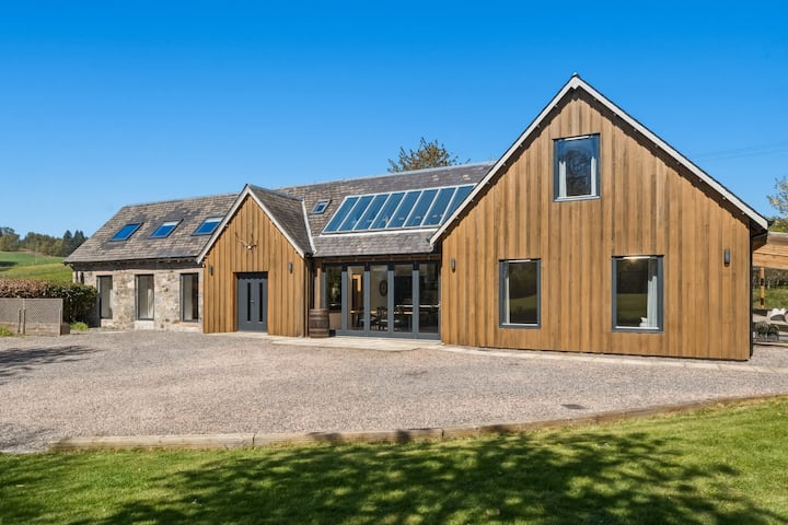 Luxury Deeside Retreat | Hot Tub & Outdoor Living - Aboyne