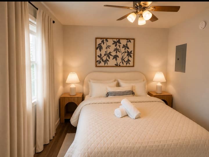 Tarzana Guest House - Hidden Hills, CA