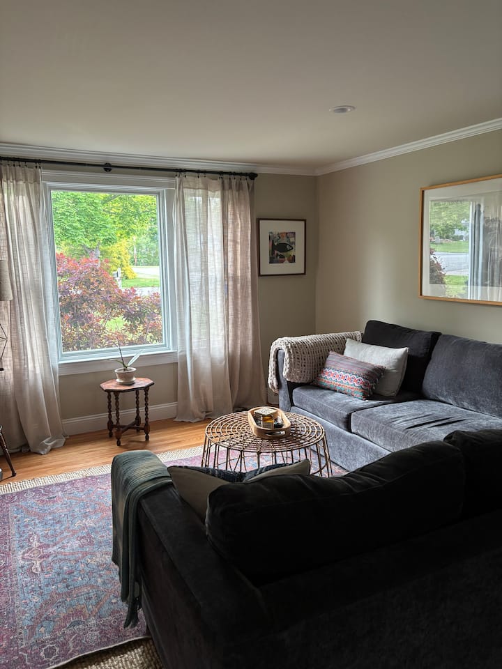 Renovated 3 Bedroom Home Close To Falmouth Village - Falmouth, MA