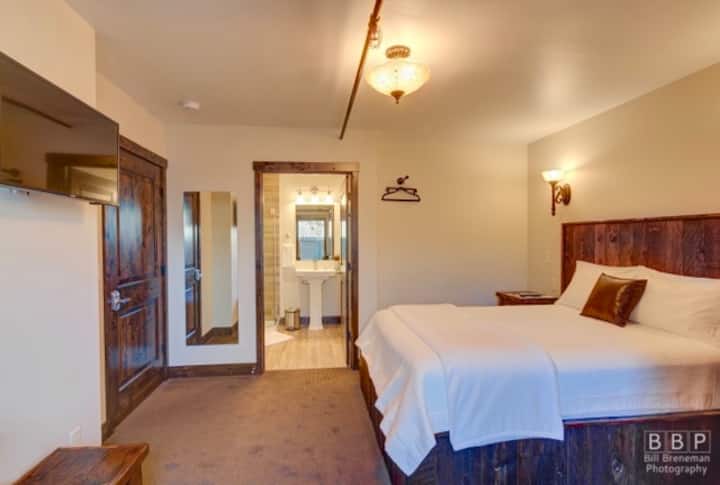 Sisters Bunkhouse Room 3 - Sisters, OR