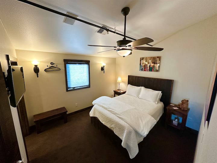 Sisters Bunkhouse Room 4 - Sisters, OR