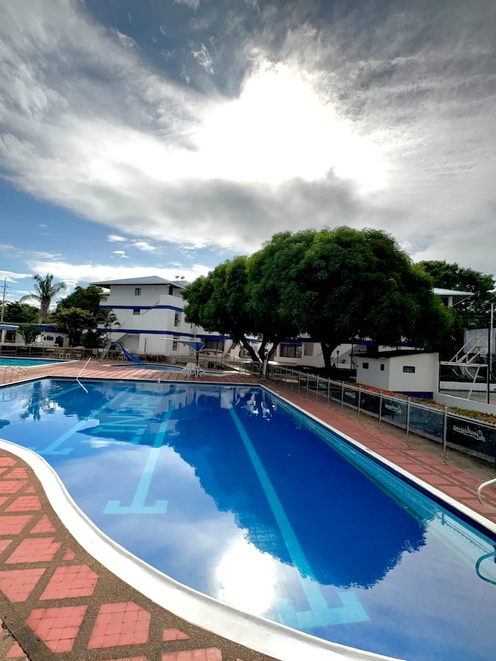 ¡Sol, Piscinas Y Jacuzzi! Apto Con A/c - 5 Huésped - Melgar