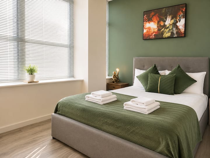 2br Salford | Long Stays Welcome | Free Parking - Salford