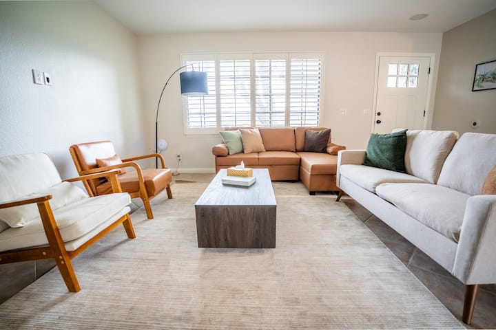 The Pasture House | Ranch Estate W/ Farm Views - Temecula, CA