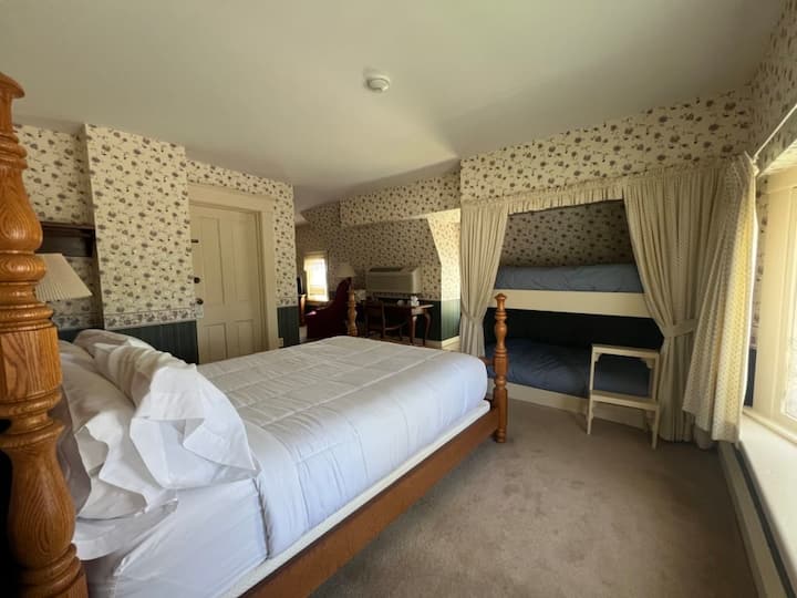Strawtown Inn Bedstee Kamer Room 4 - Knoxville, IA