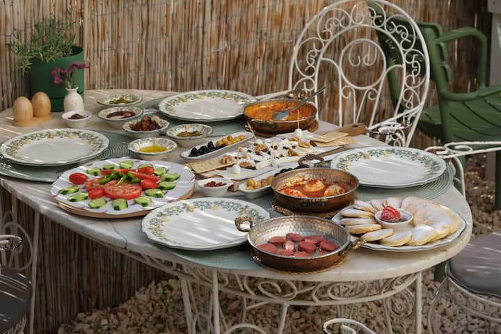 Yeşil Irmak Manzaralı Oda Kahvaltı - Menekşe - Amasya